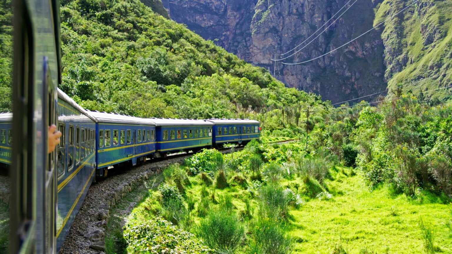 TOUR A MACHUPICCHU POR CARRO 2D/1N RUTA HIDROELÉCTRICA - Aventi Tours